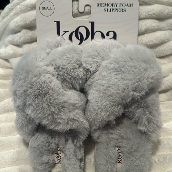Kooba | Shoes | Nwt Kooba Gray Memory Foam Faux Fur Bedroom Slippers ...